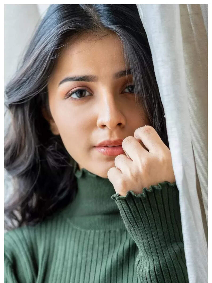 ‘Antim’ actress Mahima Makwana’s chic and stylish looks | Times of India