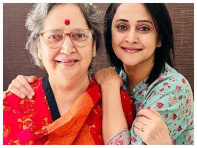 Mrinal Kulkarni wishes her mother on her birthday with an adorable post | Marathi Movie News ...