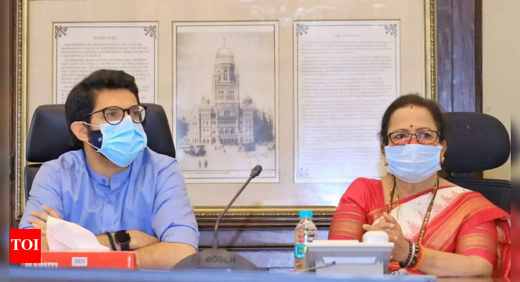 Thackeray: Cabinet minister Aaditya Thackeray holds review meeting of ...