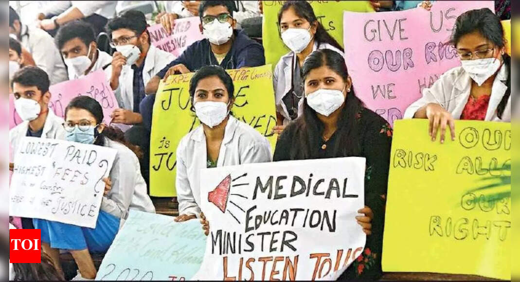 Unpaid allowance: Resident doctors launch strike in Bengaluru ...