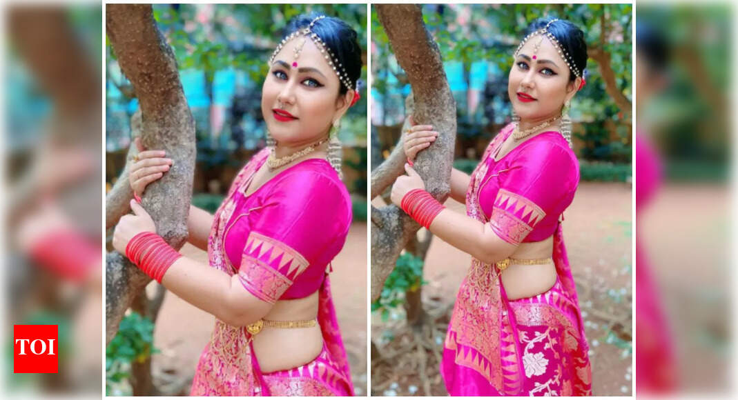 Priyanka Pandit shows her beauty in traditional attire | Bhojpuri Movie ...