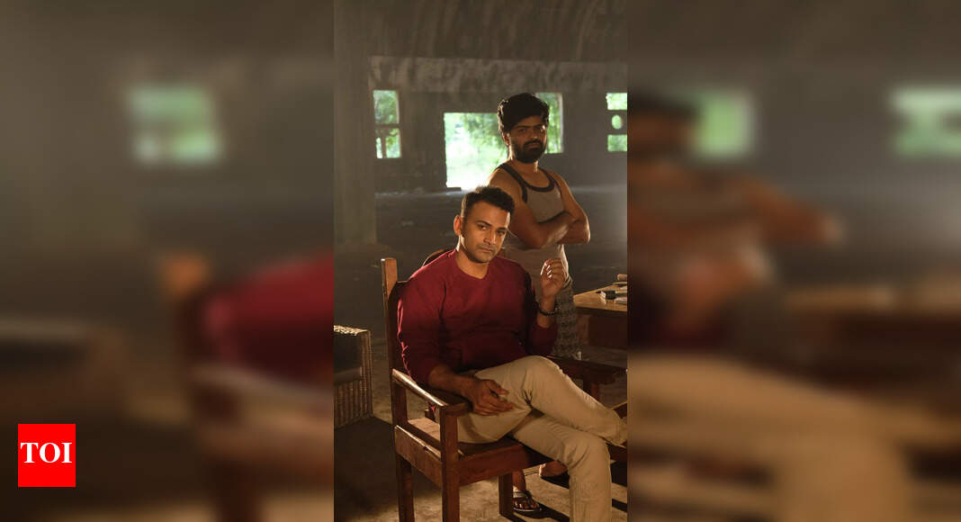 Dhananjaya fans opt for unique ways to promote Badava Rascal | Kannada ...