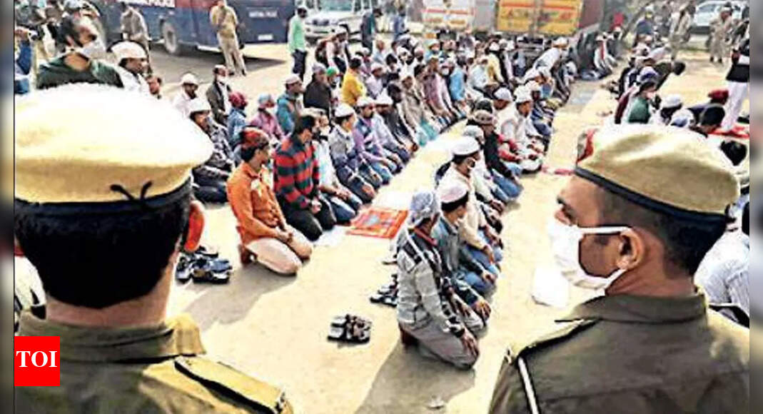 Namaz protests: First arrest, Gurugram cops form chain to allow Friday ...