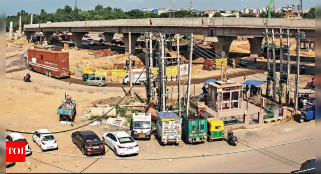 Gurugram: Drains a hurdle, hold up work to revamp Atul Kataria Chowk ...