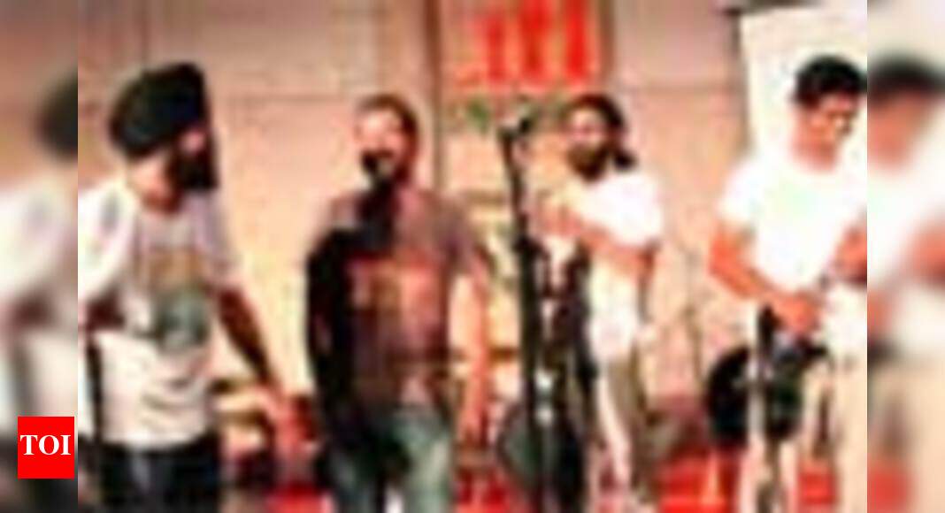 Anup Kutty bitten by Delhi fan | Hindi Movie News - Times of India