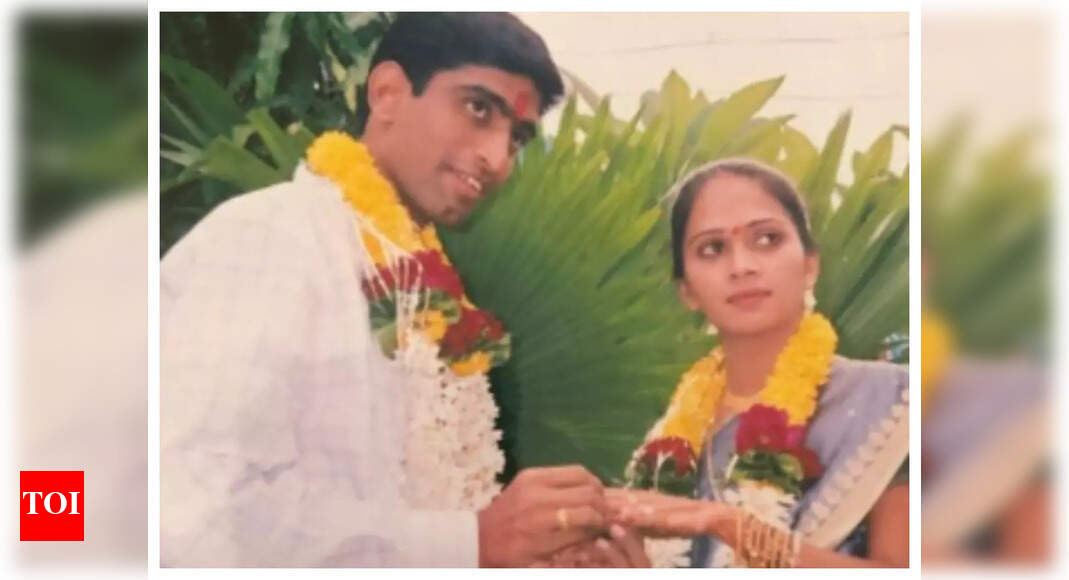 Sandeep Pathak celebrates 15th anniversary with wife Kalpana Pathak ...