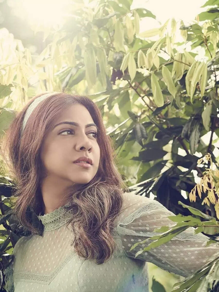 10 Dainty Pictures of ‘Shyam Singa Roy’ actress Madonna Sebastian ...