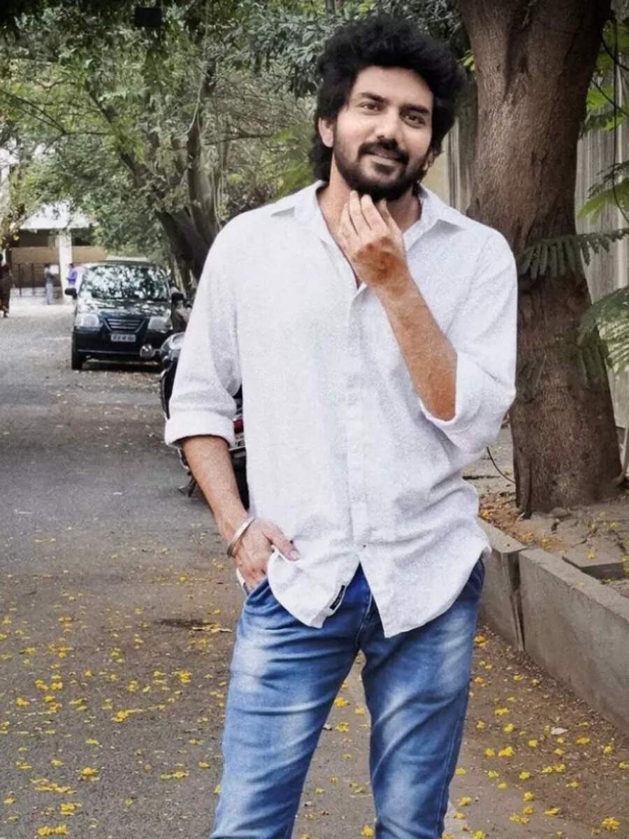 10 boy-next-door looks of Kavin | Times of India