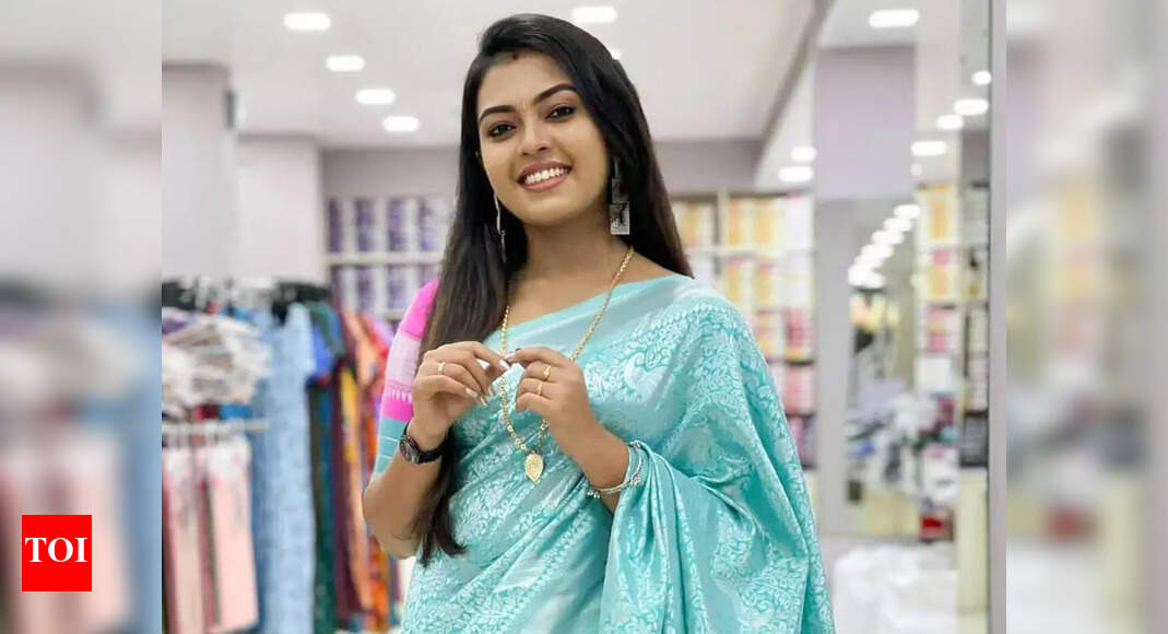 Mridhula Vijai completes a decade in entertainment industry; shares an ...