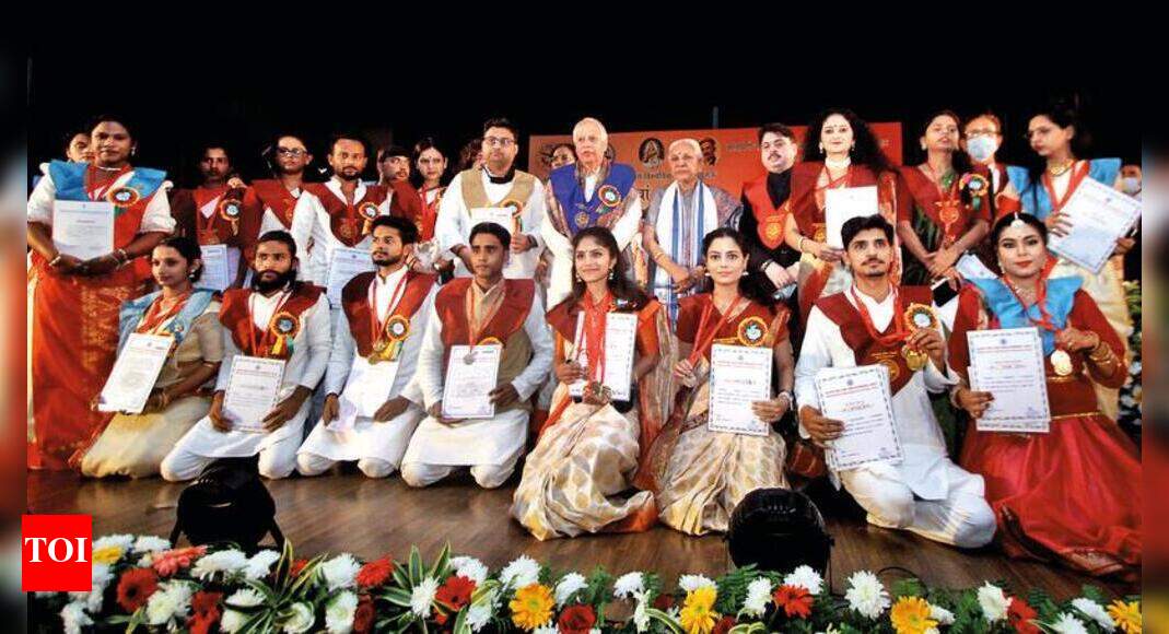 Strike a chord with schoolkids via music training & contests: Guv to ...