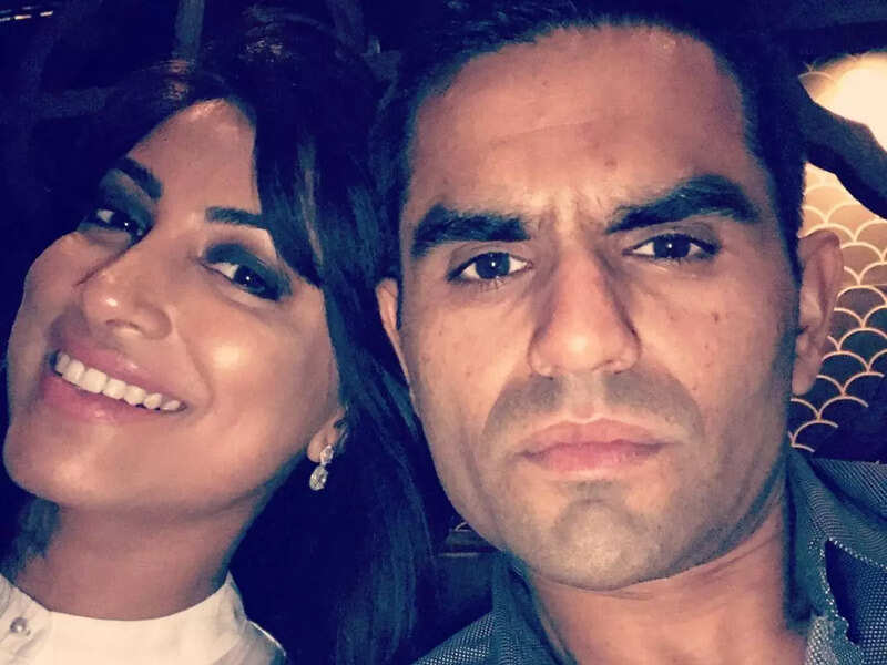 Kranti Redkar shares an emotional note to husband Sameer Wankhede on ...