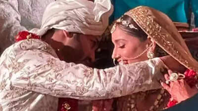 Ankita Lokhande and Vicky Jain tie the knot; see first wedding photos as husband and wife ...