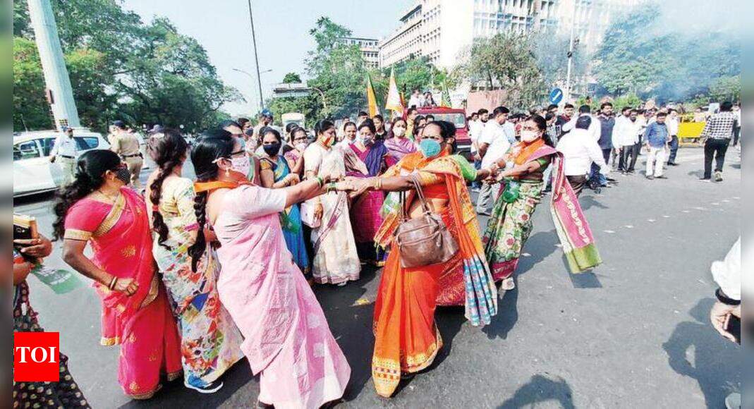 Emotional comeback for Bawankule into council after 2 yrs | Nagpur News ...