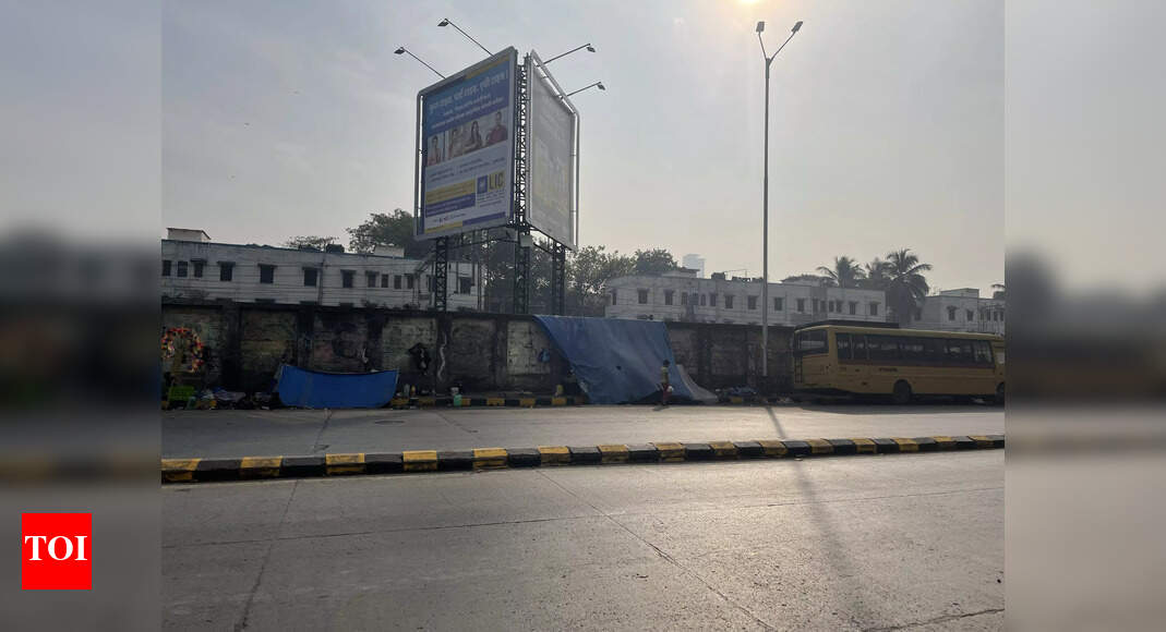 Slums capturing Senapati Bapat road mahim matunga - Times of India