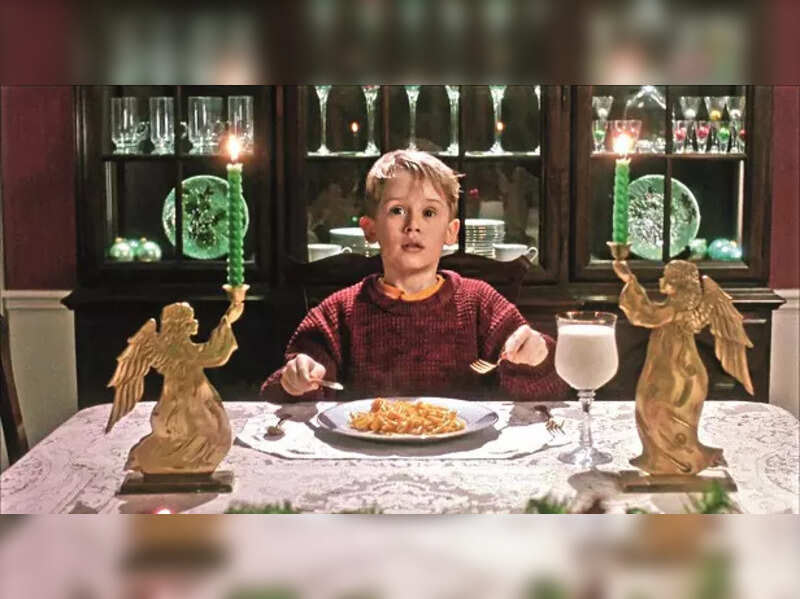 All the inspo you need for a Holly-themed Xmas dinner - Times of India