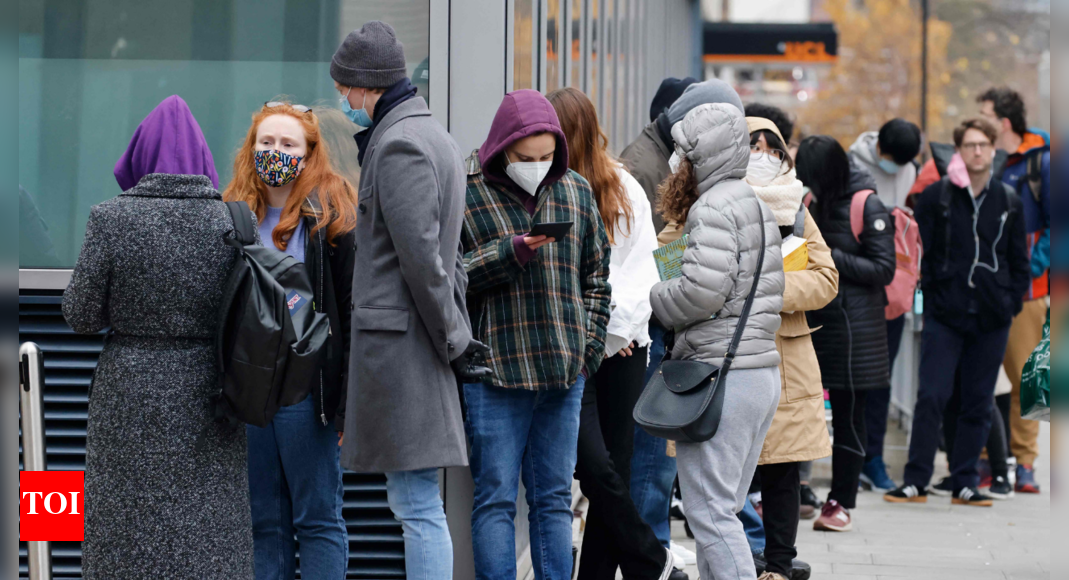 UK reports 10,000 jump in Omicron cases, deaths rise to 7 - Times of India