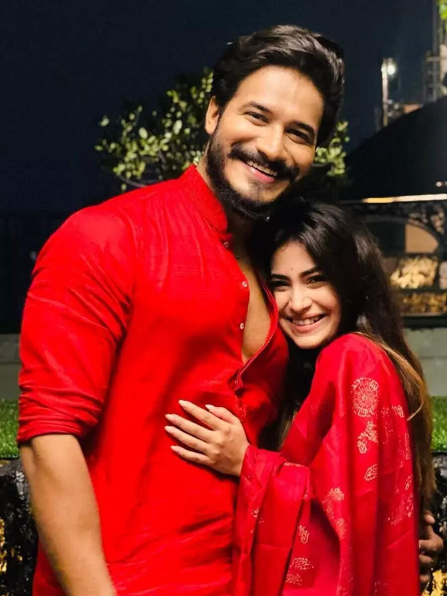 Mushy pics of Jasmine Roy and Gourab Mondal | Times of India