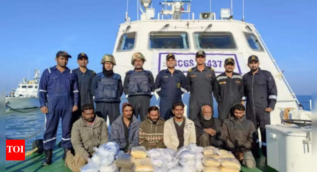 six-pakistani-nationals-held-with-77kg-heroin-worth-nearly-rs-400cr-off