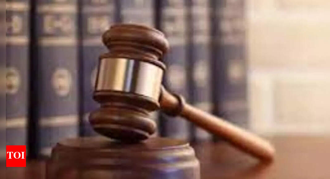 Mumbai: Bookie who bought SIM cards for Sachin Waze to get bail ...