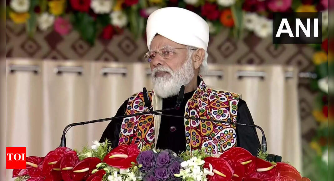 PM Modi in Varanasi live updates: PM inaugurates 22 developmental ...