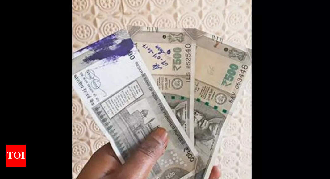 Karnataka: Customers struggle with smudged notes dispensed at ATM ...