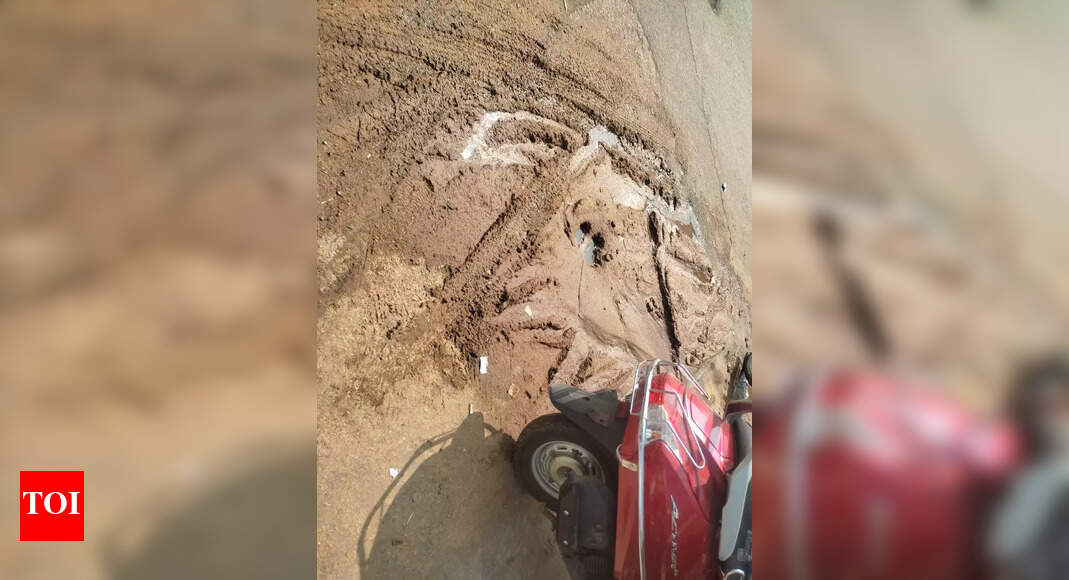 overflowing nala drainage - Times of India