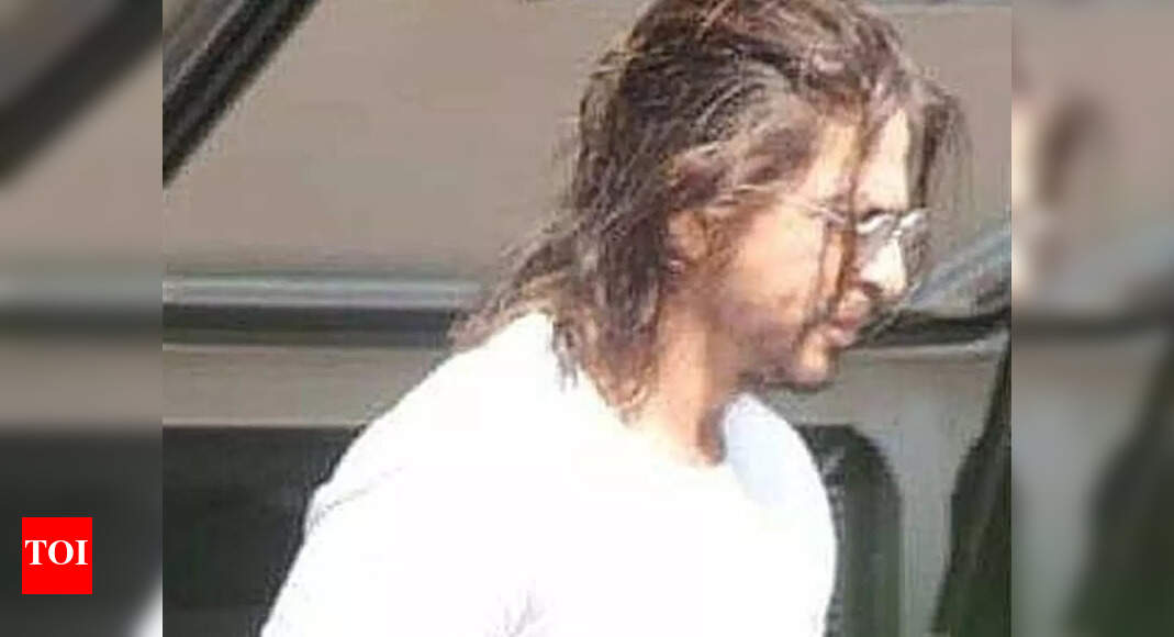 Shah Rukh Khan’s picture from the sets of ‘Pathan’ goes viral! | Hindi ...