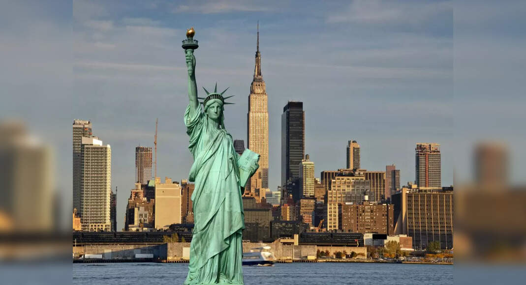 Hidden Rooms Around The World: Hidden in plain sight! Famous landmarks ...