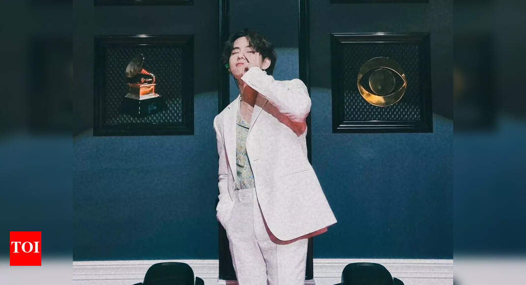 BTS V | Happy Birthday V: BTS stars with bandmate Kim Taehyung; Lizzo ...