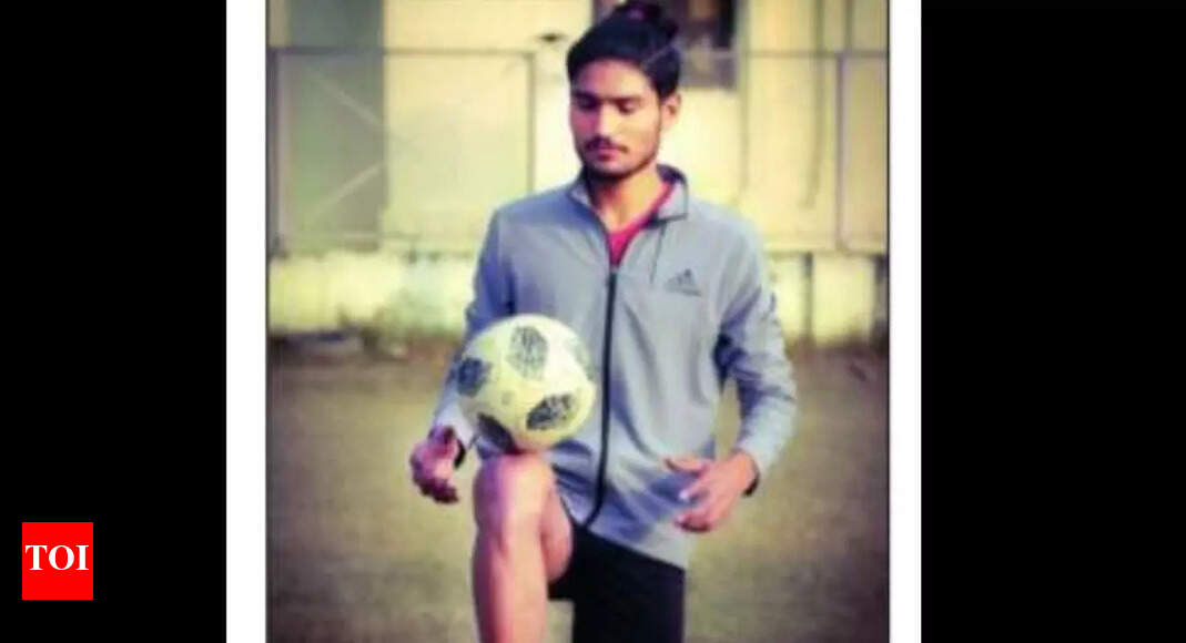 Lucknow Boy Scripts History, Balances Football On Knees | Lucknow News ...