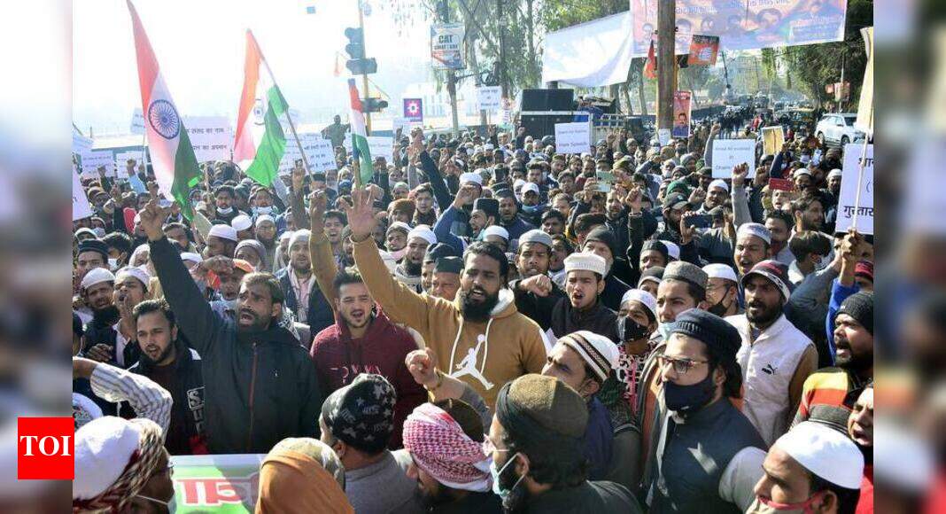 Hundreds of Muslim community members take out protest march, demand ...