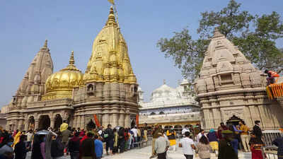 Record 5 lakh devotees throng Kashi Vishwanath Dham on first day of New Year | Varanasi News ...