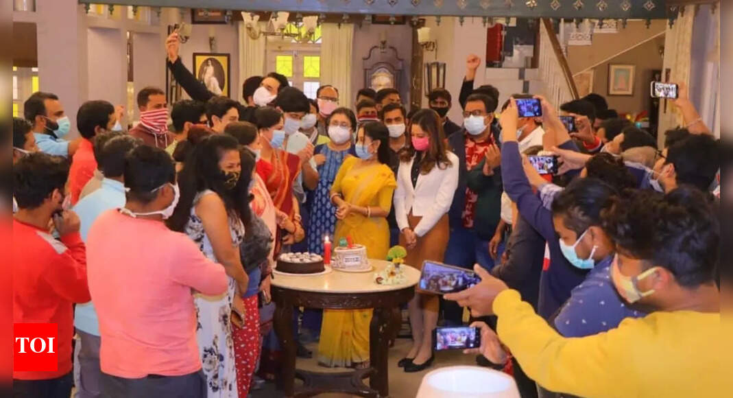 Actors Soumitrisha Kundoo and Adrit Roy are in a celebratory mood as ...