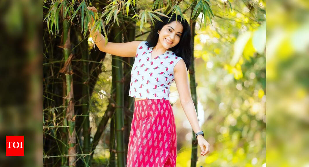 VJ Ramya wows with her transformation; fans compliment, 'Age is just a ...