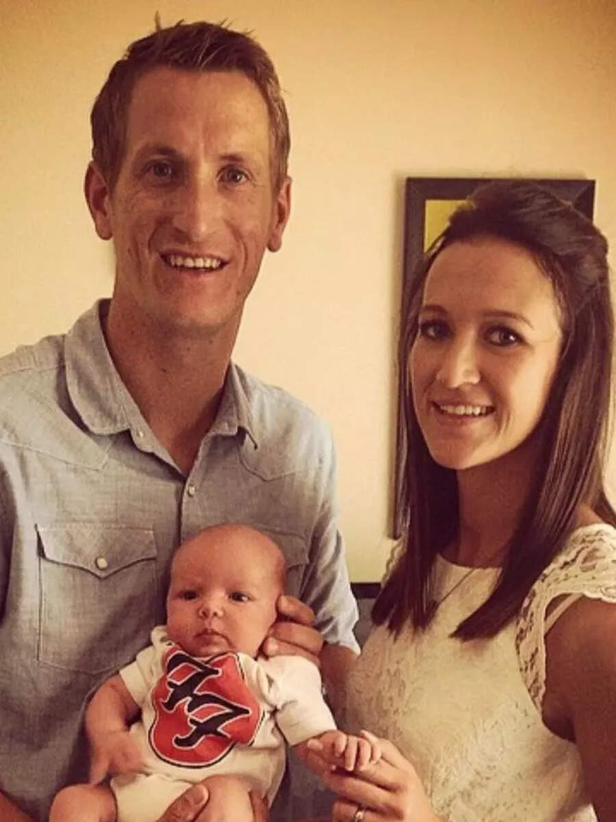 Cute photos of Chris Morris with his wife Lisa Morris | Times Now