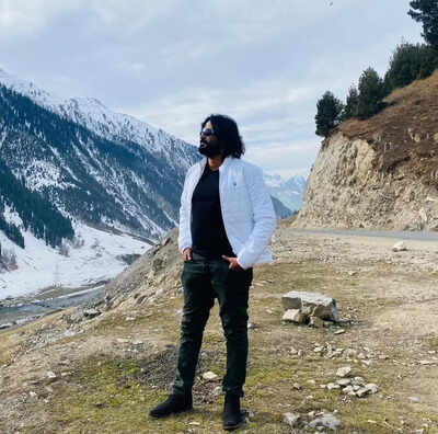 Nigel mesmerised by the beauty of Kashmir | Bengali Movie News - Times ...