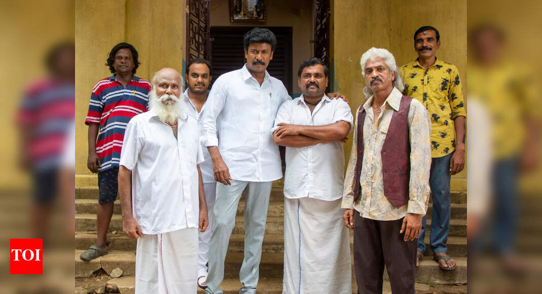 Samuthirakani and Kaali Venkat play the leads in this film about ...