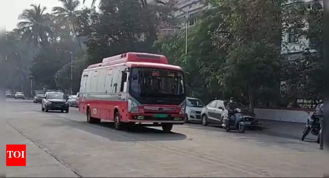 Mumbai: New AC bus gives scenic ride from Radio Club en route Gateway ...