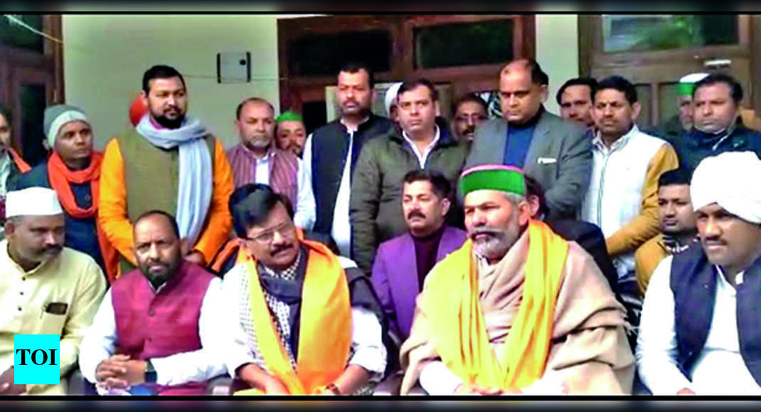 Tikait: Sena's Sanjay Raut meets farmer leader Rakesh Tikait at ...