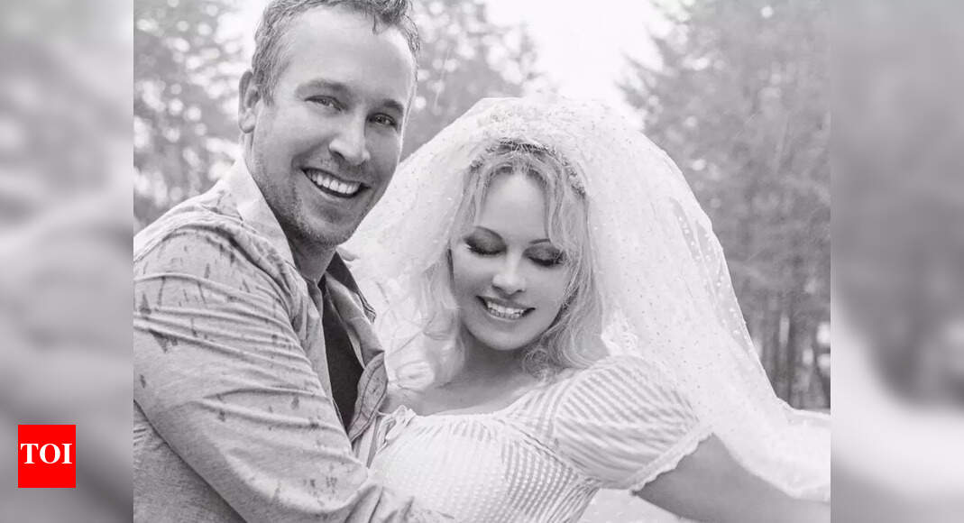 Pamela Anderson and Dan Hayhurst Divorce News: Pamela Anderson files ...