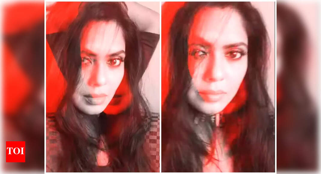 Rinku Dutta Roy shows her amazing expression on Lisa Haydon's 'Manali ...