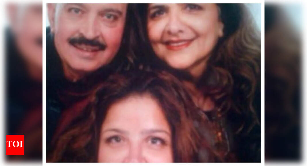 Rakesh Roshan and his wife Pinkie Roshan wish their daughter Sunaina on ...