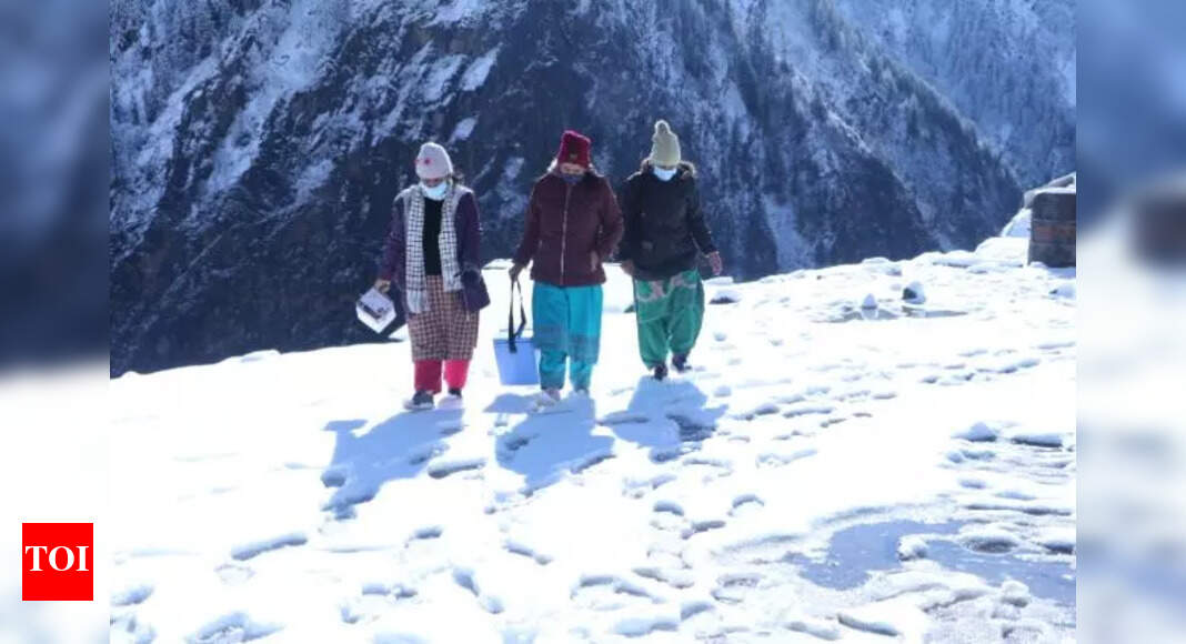 Through snow & ice, 10 hrs on road: Race to vax people before polls in ...