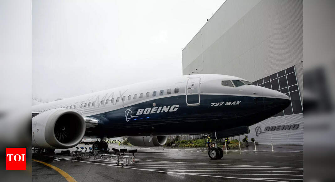 Boeing: Boeing posts loss as 787 jet deliveries stall with 'no firm end ...