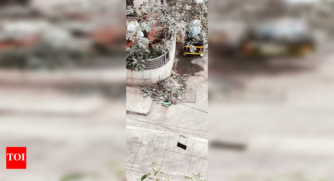 Garbage Heap on clean footpath - Chembur - Times of India