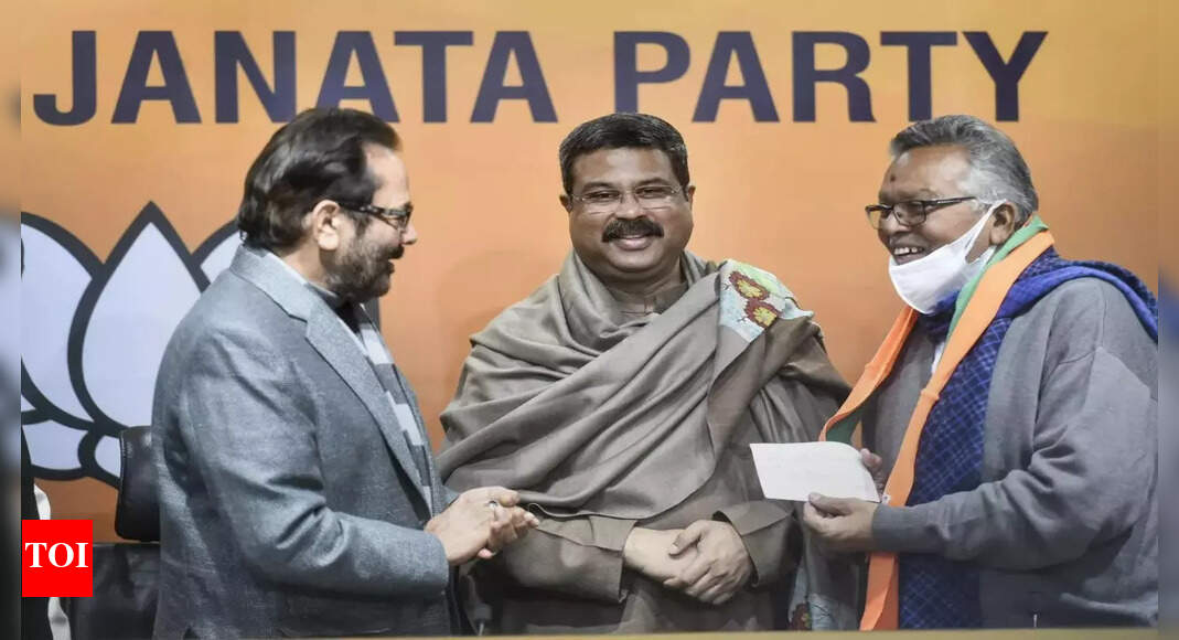 Two SP leaders, one Cong leader from UP join BJP | India News - Times ...