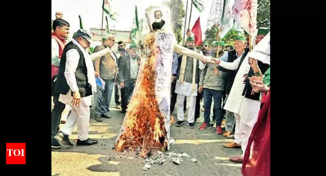 Farmers Observe ‘day Of Betrayal’, Burn Effigies Of Pm Modi | Jaipur ...
