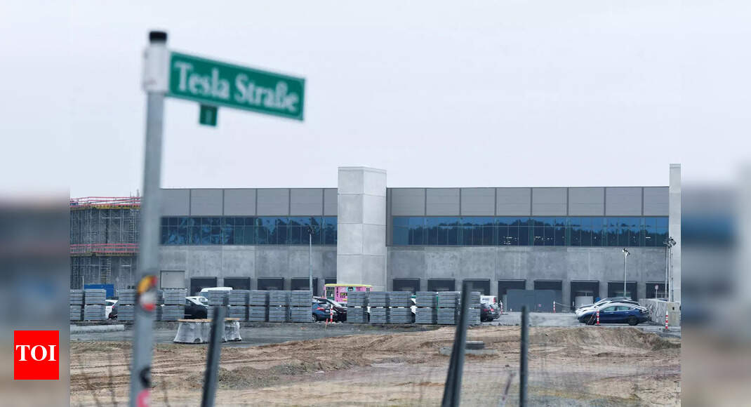 Tesla Sued By Black Gay Worker Over ‘unchecked Racism At Plant