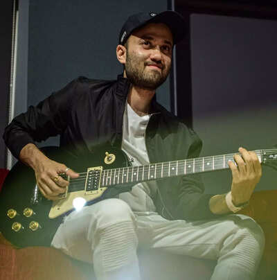 A song that started in 2020 continues its journey with the pandemic ...