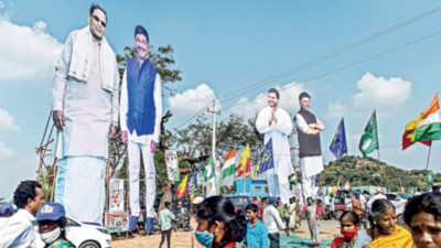 Karnataka: Congress walks tightrope as DK Shivakumar, Siddaramaiah tussle rumbles on | Bengaluru ...